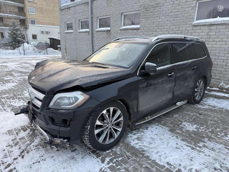 Melns Mercedes-Benz GL 450 2015 Telšiai, ar dzinēja tilpumu 3.00 L un nobraukumu 201 tūkst. km par 10500 €, foto 6 vietnē AUTOMOTO.COM.LV