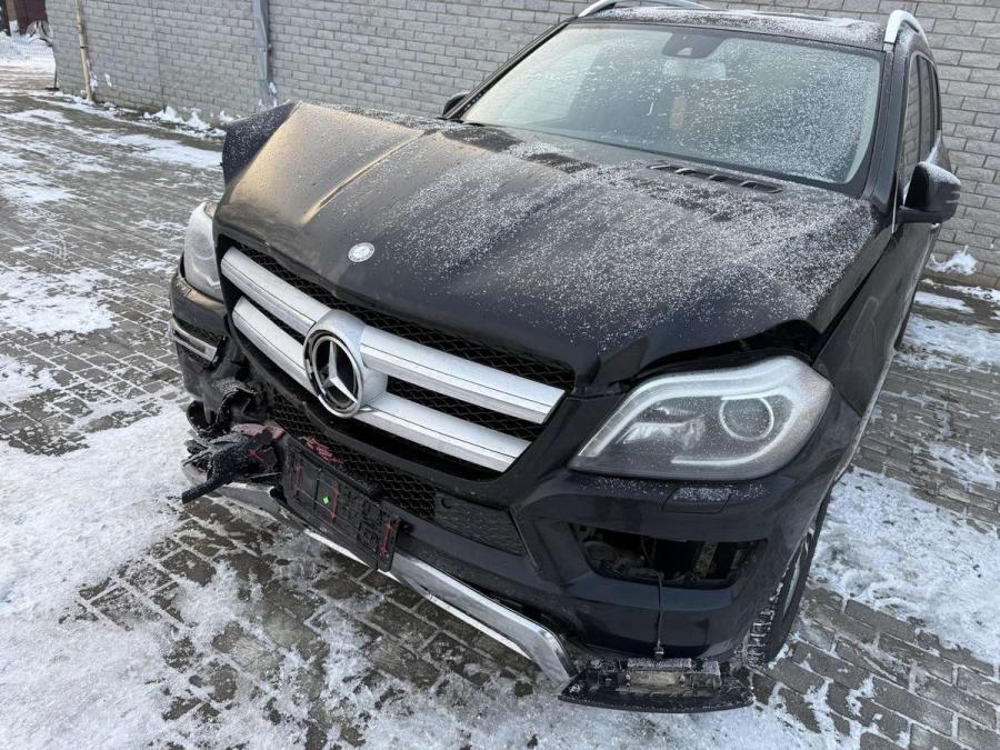 Melns Mercedes-Benz GL 450 2015 Telšiai, ar dzinēja tilpumu 3.00 L un nobraukumu 201 tūkst. km par 10500 €, foto 8 vietnē AUTOMOTO.COM.LV