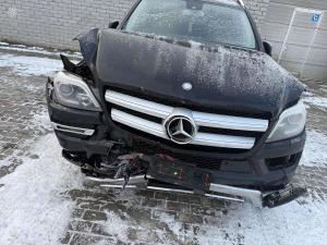 Melns Mercedes-Benz GL 450 2015 Telšiai, ar dzinēja tilpumu 3.00 L un nobraukumu 201 tūkst. km par 10500 €, foto 9 vietnē AUTOMOTO.COM.LV