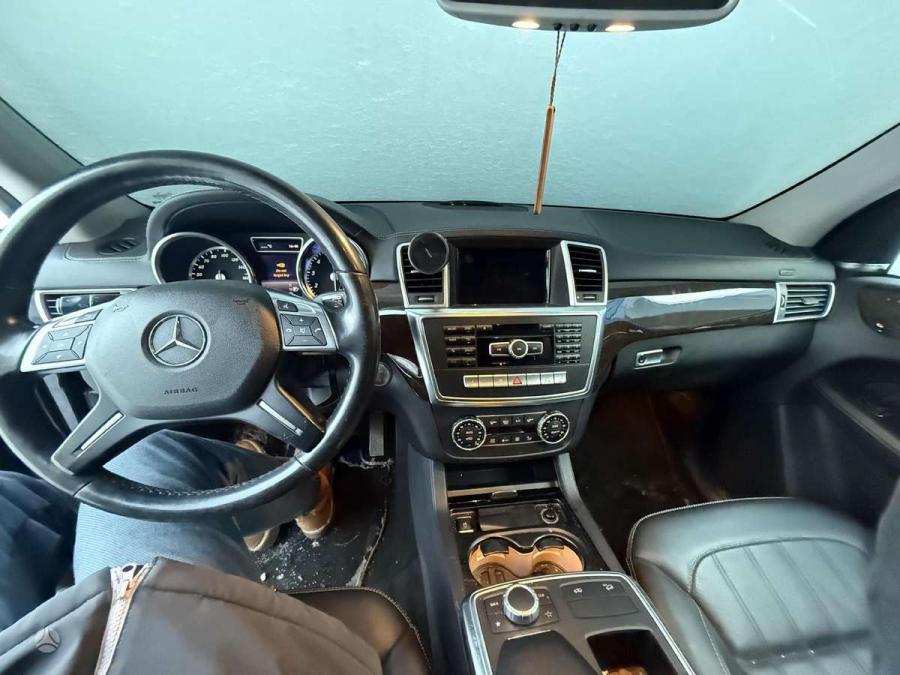 Melns Mercedes-Benz GL 450 2015 Telšiai, ar dzinēja tilpumu 3.00 L un nobraukumu 201 tūkst. km par 10500 €, foto 17 vietnē AUTOMOTO.COM.LV
