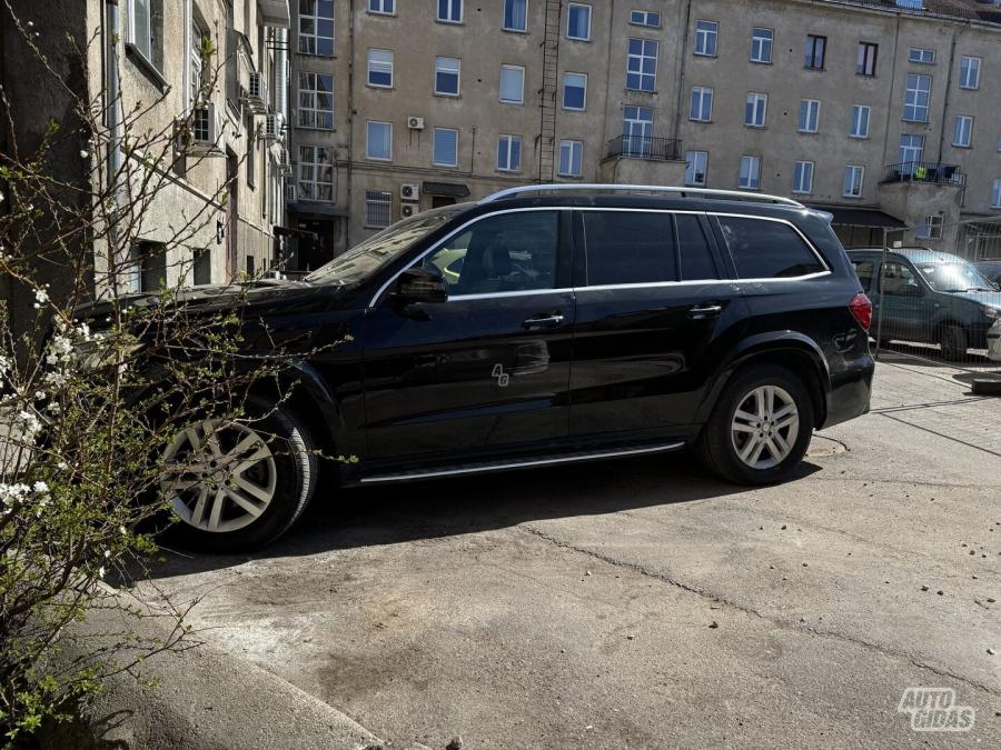 Black Mercedes-Benz GL 450 2015 in Siauliai, with an engine capacity of 3.00 L and mileage of 136 thousand km for 20800 €, photo 4 on AUTOMOTO.COM.LV