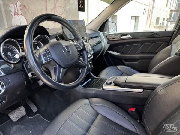 Black Mercedes-Benz GL 450 2015 in Siauliai, with an engine capacity of 3.00 L and mileage of 136 thousand km for 20800 €, photo 5 on AUTOMOTO.COM.LV