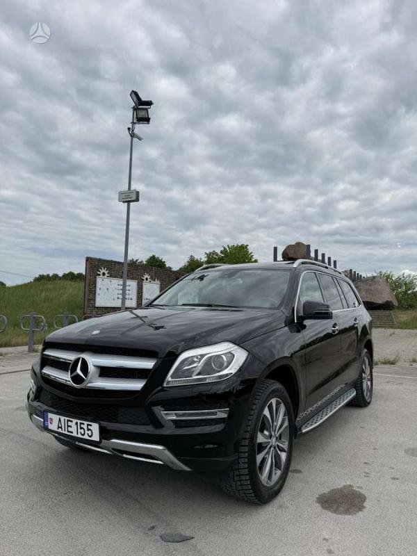 Black Mercedes-Benz GL 450 2015 in Siauliai, with an engine capacity of 3.00 L and mileage of 193 thousand km for 17000 €, photo 1 on AUTOMOTO.COM.LV