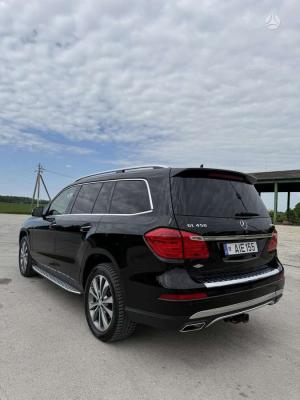 Black Mercedes-Benz GL 450 2015 in Siauliai, with an engine capacity of 3.00 L and mileage of 193 thousand km for 17000 €, photo 3 on AUTOMOTO.COM.LV
