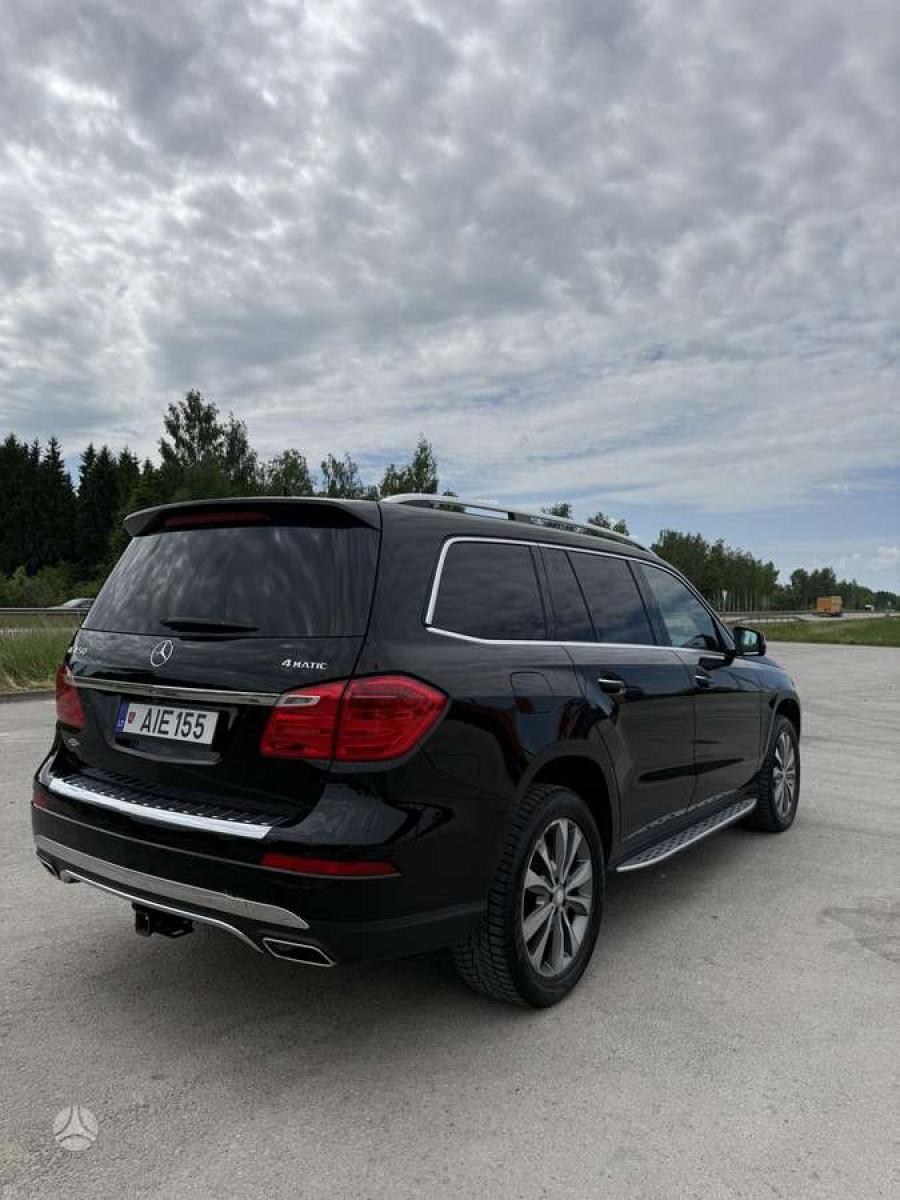 Black Mercedes-Benz GL 450 2015 in Siauliai, with an engine capacity of 3.00 L and mileage of 193 thousand km for 17000 €, photo 5 on AUTOMOTO.COM.LV