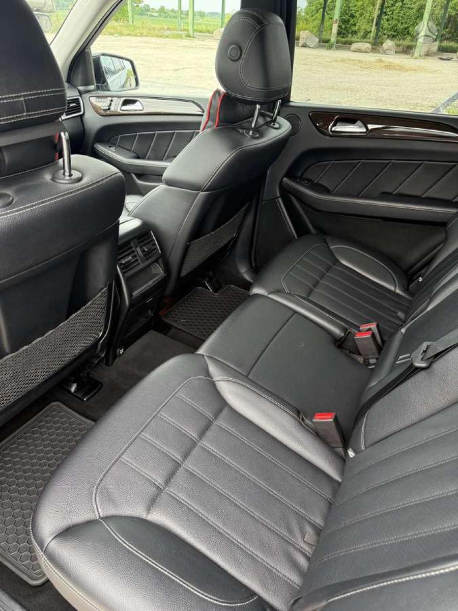 Black Mercedes-Benz GL 450 2015 in Siauliai, with an engine capacity of 3.00 L and mileage of 193 thousand km for 17000 €, photo 8 on AUTOMOTO.COM.LV