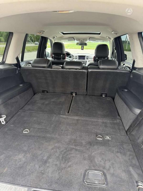 Black Mercedes-Benz GL 450 2015 in Siauliai, with an engine capacity of 3.00 L and mileage of 193 thousand km for 17000 €, photo 8 on AUTOMOTO.COM.LV
