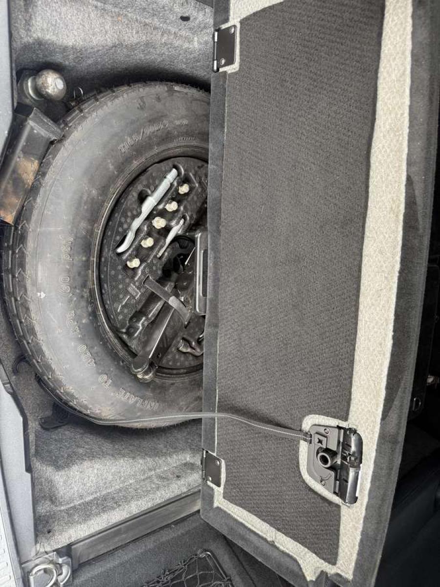 Black Mercedes-Benz GL 450 2015 in Siauliai, with an engine capacity of 3.00 L and mileage of 193 thousand km for 17000 €, photo 10 on AUTOMOTO.COM.LV