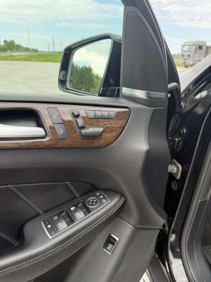 Black Mercedes-Benz GL 450 2015 in Siauliai, with an engine capacity of 3.00 L and mileage of 193 thousand km for 17000 €, photo 11 on AUTOMOTO.COM.LV