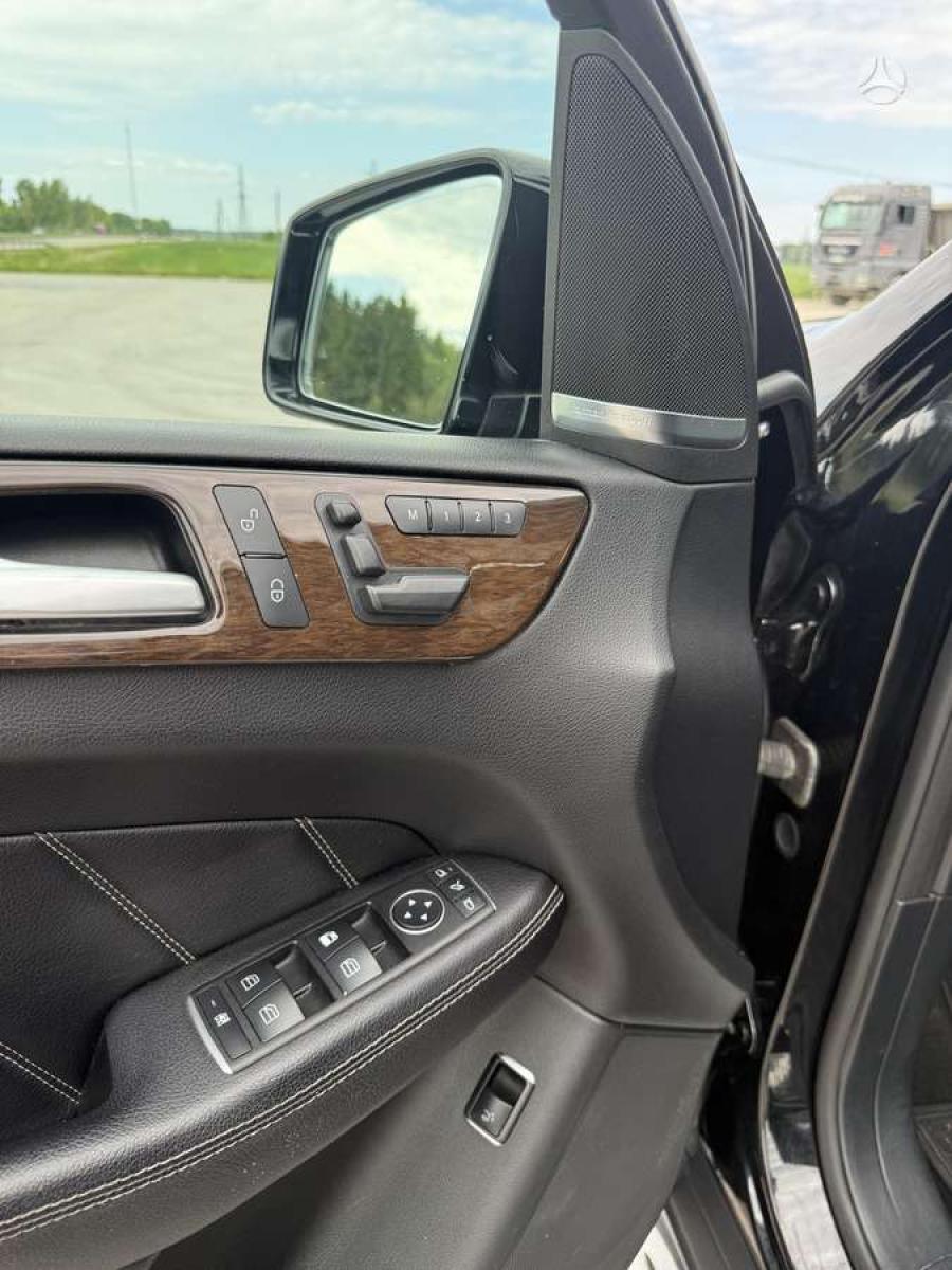 Black Mercedes-Benz GL 450 2015 in Siauliai, with an engine capacity of 3.00 L and mileage of 193 thousand km for 17000 €, photo 11 on AUTOMOTO.COM.LV