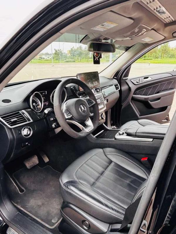 Black Mercedes-Benz GL 450 2015 in Siauliai, with an engine capacity of 3.00 L and mileage of 138 thousand km for 21950 €, photo 10 on AUTOMOTO.COM.LV