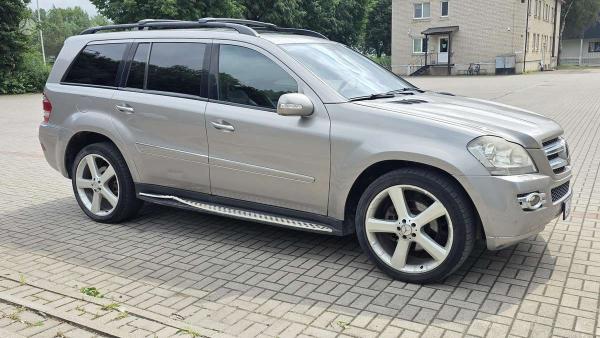 Mercedes-Benz GL 450 2007 in Klaipeda, with an engine capacity of 4.70 L and mileage of 302 thousand km for 3990 €, photo 9 on AUTOMOTO.COM.LV