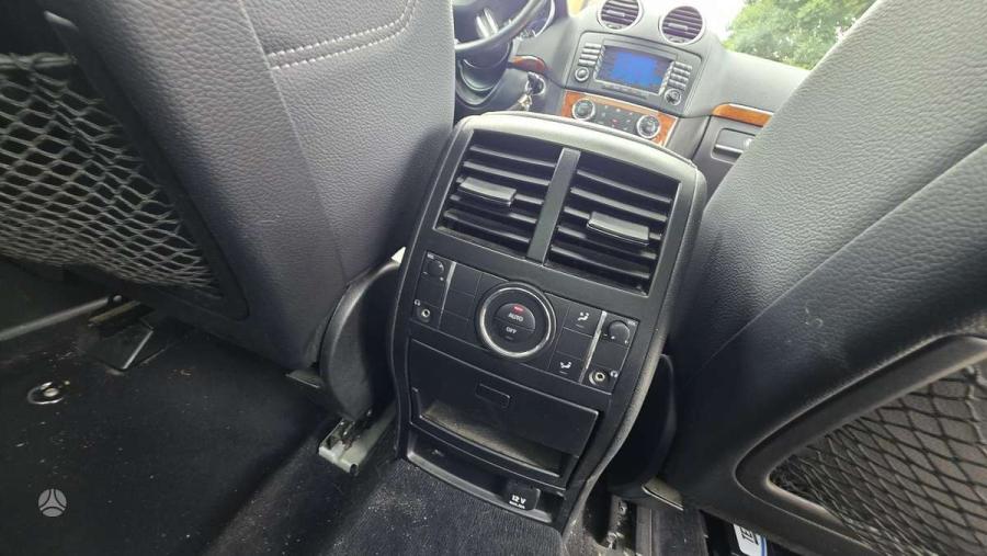 Mercedes-Benz GL 450 2007 Klaipėda, ar dzinēja tilpumu 4.70 L un nobraukumu 302 tūkst. km par 3990 €, foto 25 vietnē AUTOMOTO.COM.LV