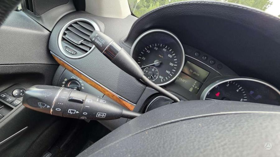 Mercedes-Benz GL 450 2007 Klaipėda, ar dzinēja tilpumu 4.70 L un nobraukumu 302 tūkst. km par 3990 €, foto 30 vietnē AUTOMOTO.COM.LV
