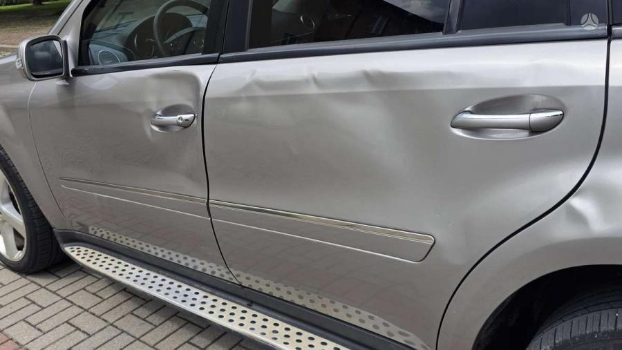 Mercedes-Benz GL 450 2007 Klaipėda, ar dzinēja tilpumu 4.70 L un nobraukumu 302 tūkst. km par 3990 €, foto 34 vietnē AUTOMOTO.COM.LV