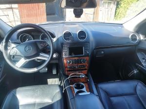 Mercedes-Benz GL 450 2011 in Mazeikiai, with an engine capacity of 4.70 L and mileage of 377 thousand km for 8000 €, photo 5 on AUTOMOTO.COM.LV