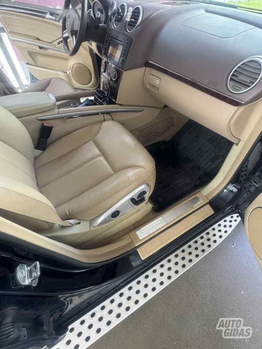 Mercedes-Benz GL 450 2012 in Vilnius, with an engine capacity of 4.70 L and mileage of 250 thousand km for 9900 €, photo 15 on AUTOMOTO.COM.LV