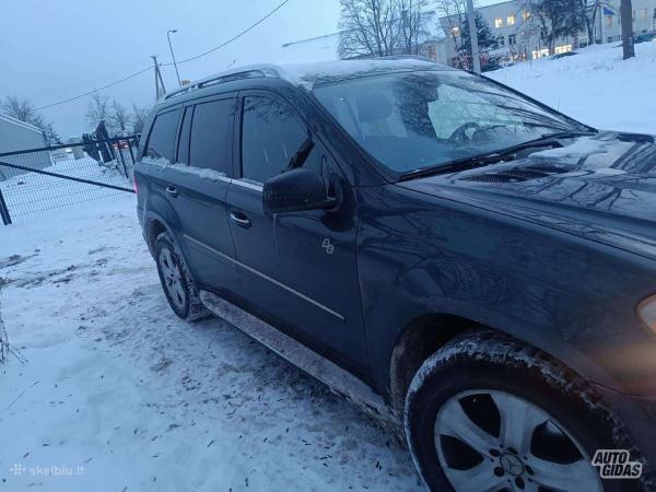 Mercedes-Benz GL 450 2012 Viļņa, ar dzinēja tilpumu 4.70 L un nobraukumu 259 tūkst. km par 9000 €, foto 3 vietnē AUTOMOTO.COM.LV