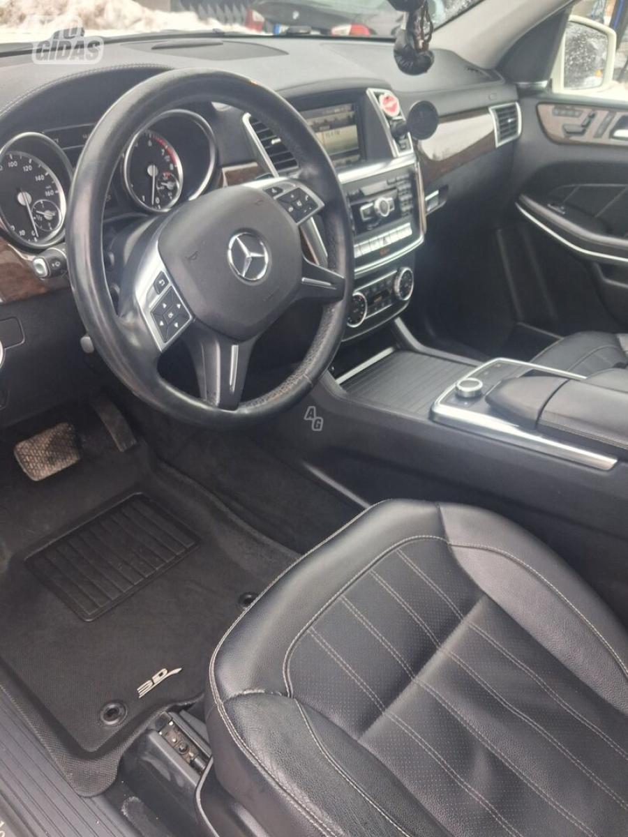 Mercedes-Benz GL 450 2014 in Vilnius, with an engine capacity of 4.70 L and mileage of 189 thousand km for 13300 €, photo 5 on AUTOMOTO.COM.LV