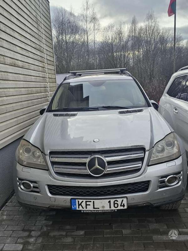 Pelēks Mercedes-Benz GL 450 2007 Kauņa, ar dzinēja tilpumu 4.70 L un nobraukumu 350 tūkst. km par 5500 €, foto 1 vietnē AUTOMOTO.COM.LV