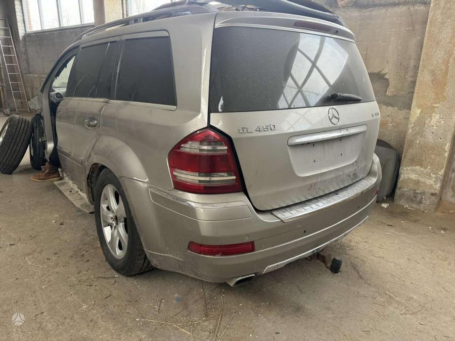 Pelēks Mercedes-Benz GL 450 2008 Mažeikiai, ar dzinēja tilpumu 4.70 L un nobraukumu 250 tūkst. km par 2300 €, foto 4 vietnē AUTOMOTO.COM.LV