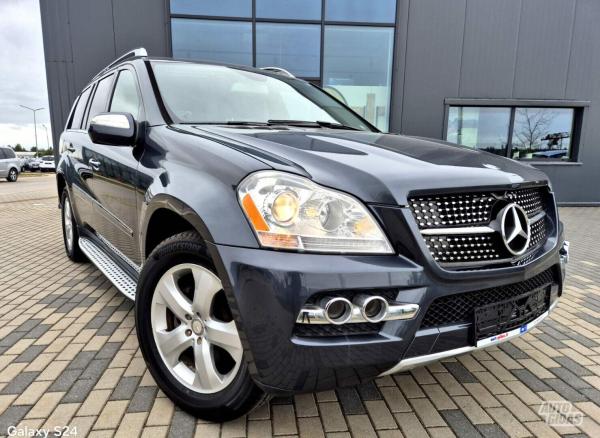 Grey Mercedes-Benz GL 450 2010 in Siauliai, with an engine capacity of 4.70 L and mileage of 310 thousand km for 6800 €, photo 1 on AUTOMOTO.COM.LV