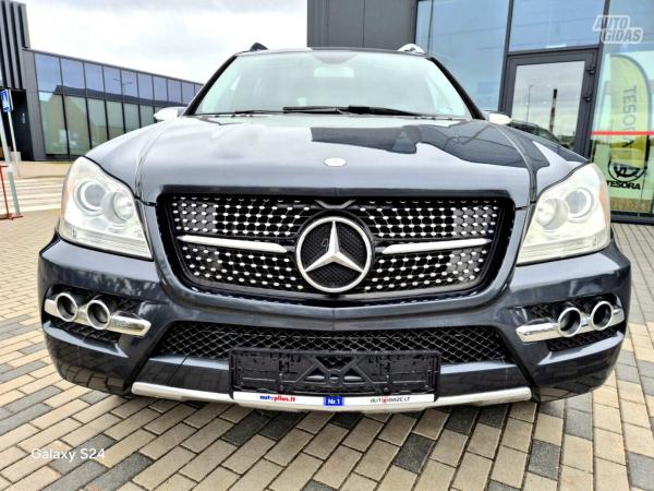 Grey Mercedes-Benz GL 450 2010 in Siauliai, with an engine capacity of 4.70 L and mileage of 310 thousand km for 6800 €, photo 2 on AUTOMOTO.COM.LV
