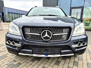 Grey Mercedes-Benz GL 450 2010 in Siauliai, with an engine capacity of 4.70 L and mileage of 310 thousand km for 6800 €, photo 3 on AUTOMOTO.COM.LV