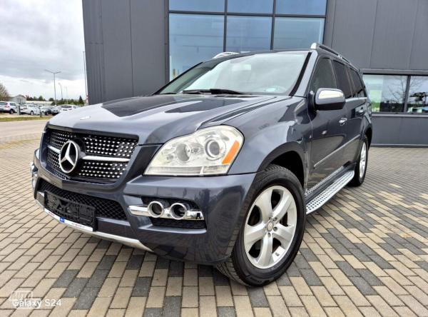 Grey Mercedes-Benz GL 450 2010 in Siauliai, with an engine capacity of 4.70 L and mileage of 310 thousand km for 6800 €, photo 3 on AUTOMOTO.COM.LV