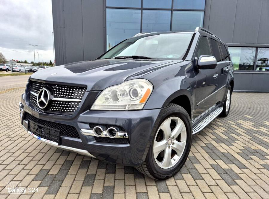Grey Mercedes-Benz GL 450 2010 in Siauliai, with an engine capacity of 4.70 L and mileage of 310 thousand km for 6800 €, photo 4 on AUTOMOTO.COM.LV