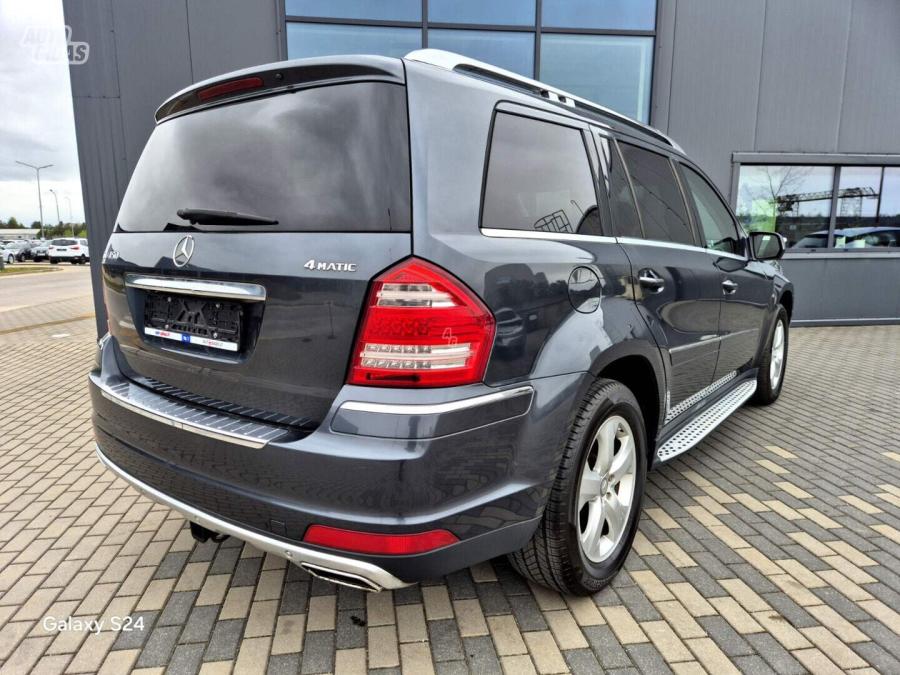 Grey Mercedes-Benz GL 450 2010 in Siauliai, with an engine capacity of 4.70 L and mileage of 310 thousand km for 6800 €, photo 9 on AUTOMOTO.COM.LV