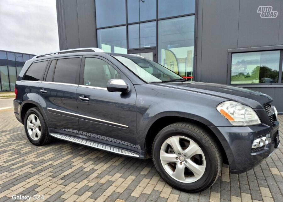 Grey Mercedes-Benz GL 450 2010 in Siauliai, with an engine capacity of 4.70 L and mileage of 310 thousand km for 6800 €, photo 10 on AUTOMOTO.COM.LV