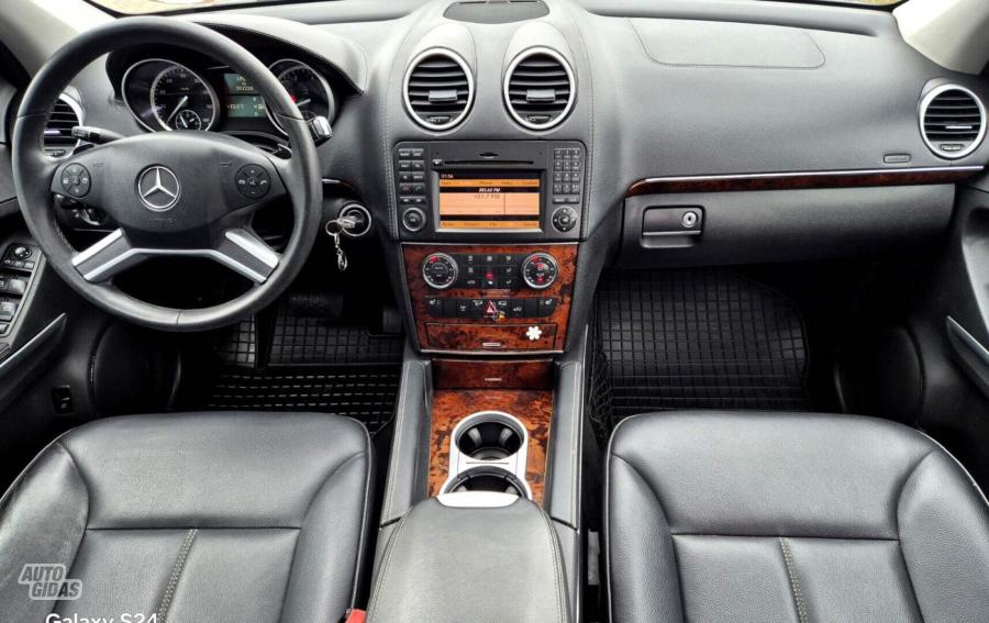 Grey Mercedes-Benz GL 450 2010 in Siauliai, with an engine capacity of 4.70 L and mileage of 310 thousand km for 6800 €, photo 12 on AUTOMOTO.COM.LV