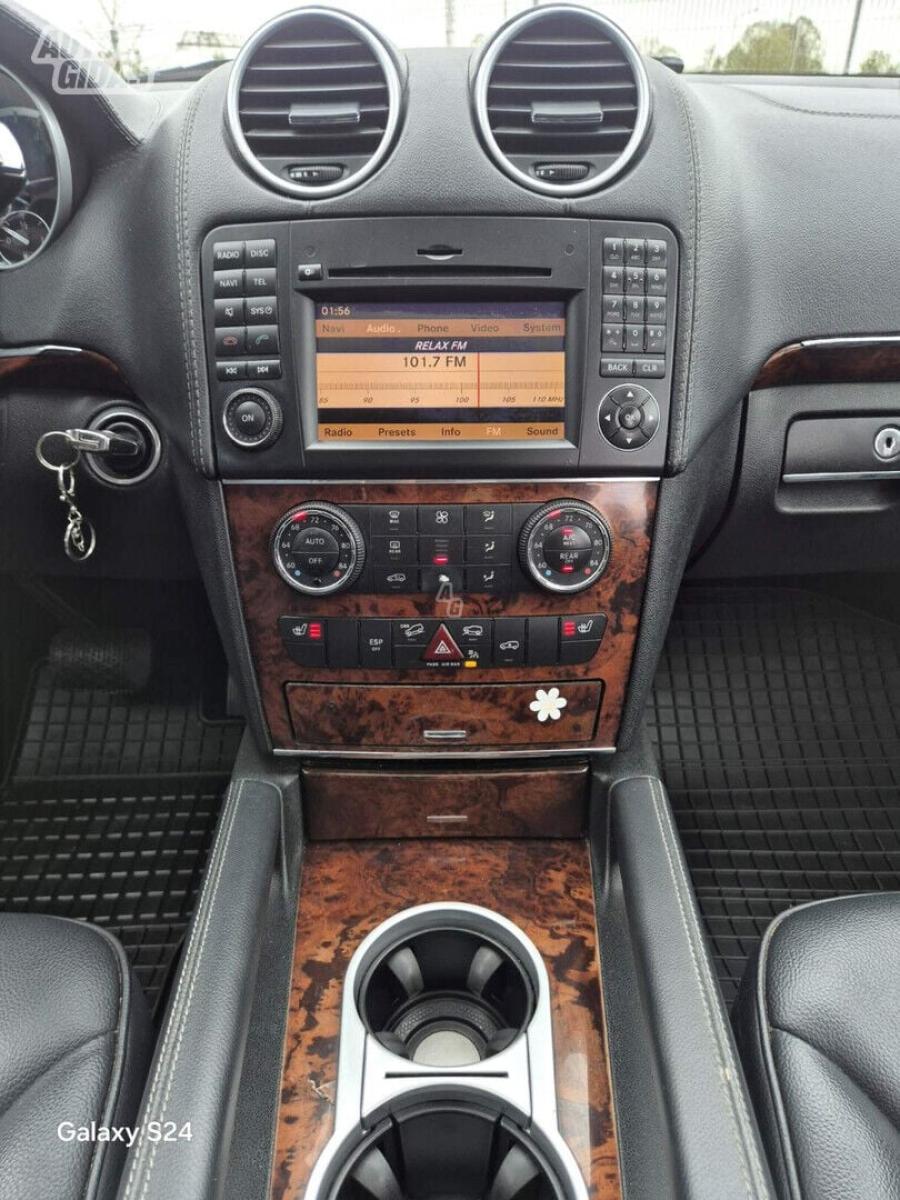 Grey Mercedes-Benz GL 450 2010 in Siauliai, with an engine capacity of 4.70 L and mileage of 310 thousand km for 6800 €, photo 13 on AUTOMOTO.COM.LV