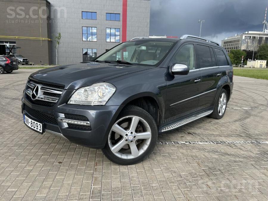Grey Mercedes-Benz GL 450 2010 in Riga, with an engine capacity of 4.70 L and mileage of 305 thousand km for 7444 €, photo 1 on AUTOMOTO.COM.LV