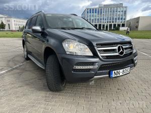 Grey Mercedes-Benz GL 450 2010 in Riga, with an engine capacity of 4.70 L and mileage of 305 thousand km for 7444 €, photo 3 on AUTOMOTO.COM.LV