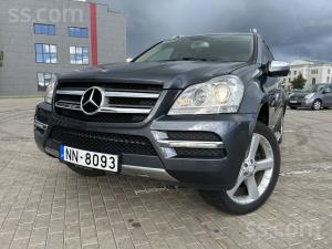 Grey Mercedes-Benz GL 450 2010 in Riga, with an engine capacity of 4.70 L and mileage of 305 thousand km for 7444 €, photo 4 on AUTOMOTO.COM.LV