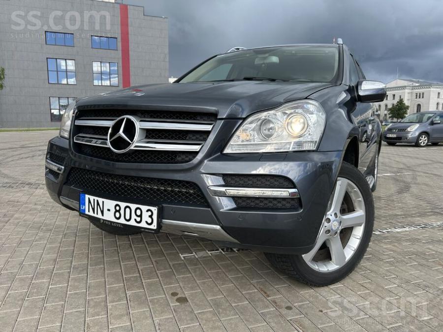 Grey Mercedes-Benz GL 450 2010 in Riga, with an engine capacity of 4.70 L and mileage of 305 thousand km for 7444 €, photo 4 on AUTOMOTO.COM.LV