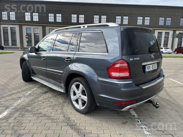Pelēks Mercedes-Benz GL 450 2010 Rīga, ar dzinēja tilpumu 4.70 L un nobraukumu 305 tūkst. km par 7444 €, foto 4 vietnē AUTOMOTO.COM.LV
