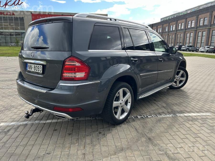 Grey Mercedes-Benz GL 450 2010 in Riga, with an engine capacity of 4.70 L and mileage of 305 thousand km for 7444 €, photo 6 on AUTOMOTO.COM.LV