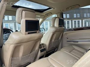 Grey Mercedes-Benz GL 450 2010 in Riga, with an engine capacity of 4.70 L and mileage of 305 thousand km for 7444 €, photo 10 on AUTOMOTO.COM.LV