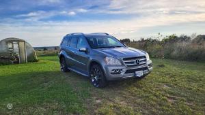 Grey Mercedes-Benz GL 450 2010 in Sirvintos, with an engine capacity of 5.50 L and mileage of 212 thousand km for 6500 €, photo 3 on AUTOMOTO.COM.LV