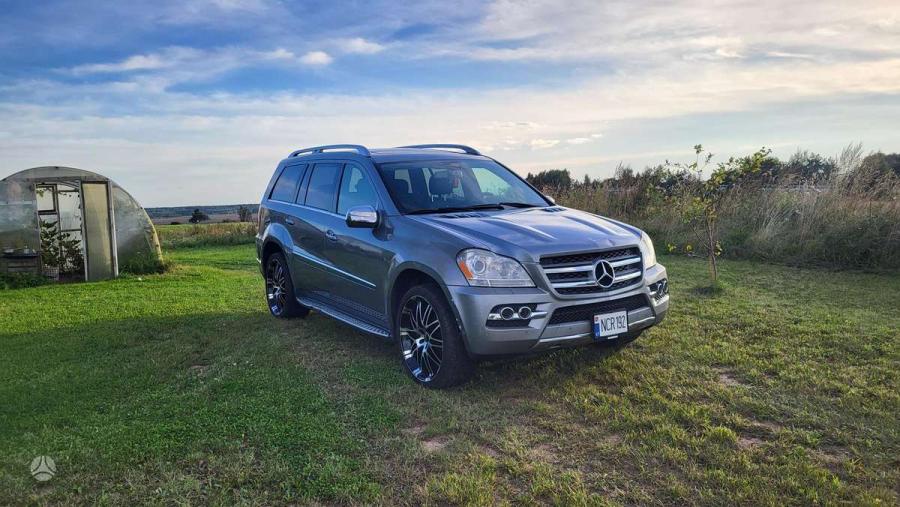 Grey Mercedes-Benz GL 450 2010 in Sirvintos, with an engine capacity of 5.50 L and mileage of 212 thousand km for 6500 €, photo 3 on AUTOMOTO.COM.LV