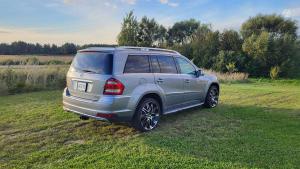 Grey Mercedes-Benz GL 450 2010 in Sirvintos, with an engine capacity of 5.50 L and mileage of 212 thousand km for 6500 €, photo 4 on AUTOMOTO.COM.LV