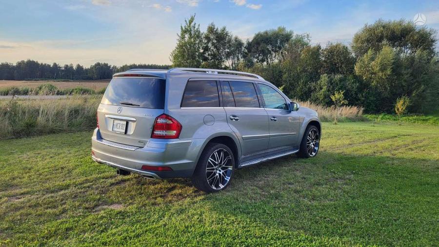 Grey Mercedes-Benz GL 450 2010 in Sirvintos, with an engine capacity of 5.50 L and mileage of 212 thousand km for 6500 €, photo 4 on AUTOMOTO.COM.LV
