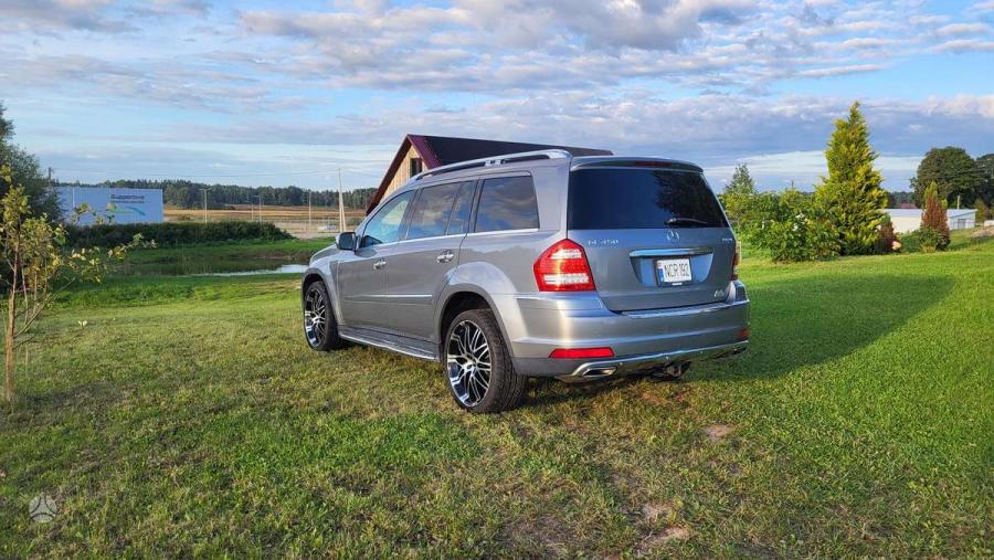 Grey Mercedes-Benz GL 450 2010 in Sirvintos, with an engine capacity of 5.50 L and mileage of 212 thousand km for 6500 €, photo 5 on AUTOMOTO.COM.LV