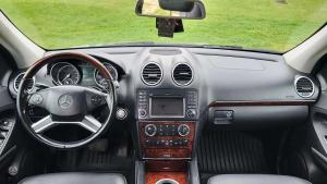 Grey Mercedes-Benz GL 450 2010 in Sirvintos, with an engine capacity of 5.50 L and mileage of 212 thousand km for 6500 €, photo 6 on AUTOMOTO.COM.LV