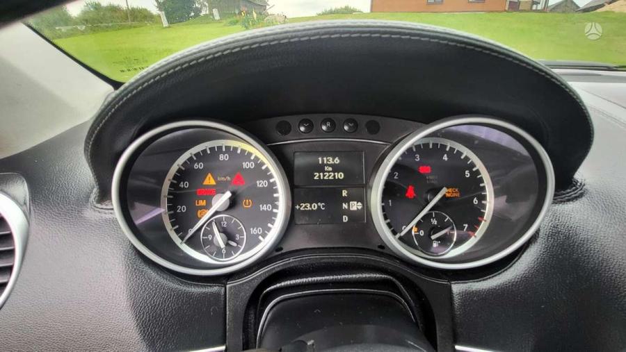 Grey Mercedes-Benz GL 450 2010 in Sirvintos, with an engine capacity of 5.50 L and mileage of 212 thousand km for 6500 €, photo 7 on AUTOMOTO.COM.LV