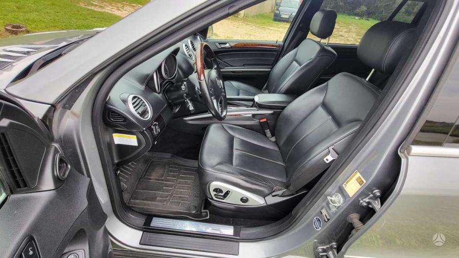 Grey Mercedes-Benz GL 450 2010 in Sirvintos, with an engine capacity of 5.50 L and mileage of 212 thousand km for 6500 €, photo 8 on AUTOMOTO.COM.LV