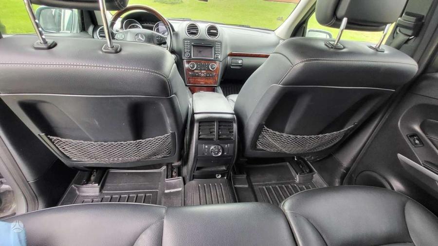 Grey Mercedes-Benz GL 450 2010 in Sirvintos, with an engine capacity of 5.50 L and mileage of 212 thousand km for 6500 €, photo 9 on AUTOMOTO.COM.LV